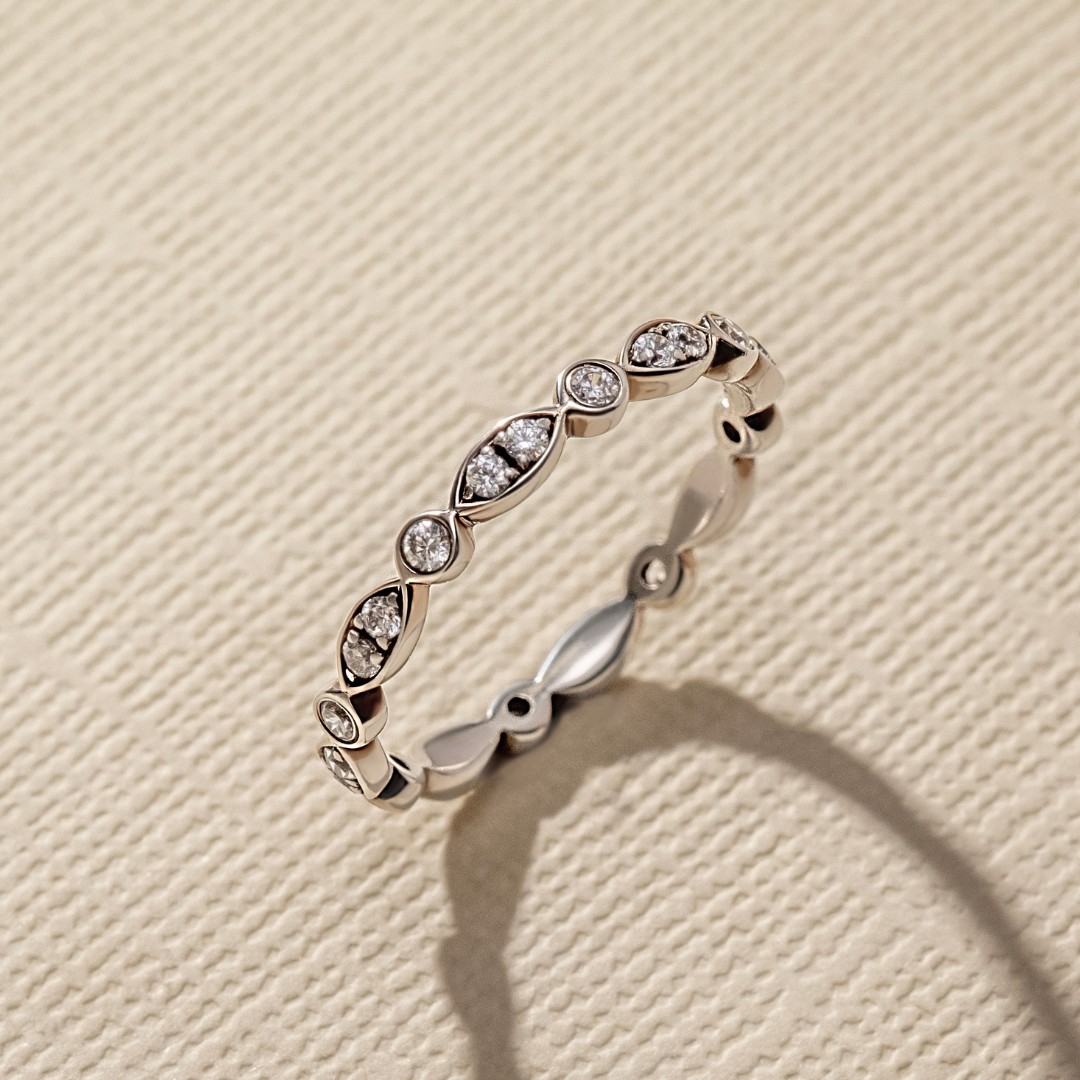 Bezel Swing Ring | Affinity Diamonds